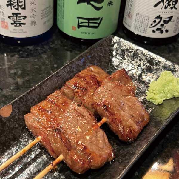 驚嘆！柔らかく味わい深い和牛串 -Tanuki Izakaya ＆ Ramen- | BaySpo