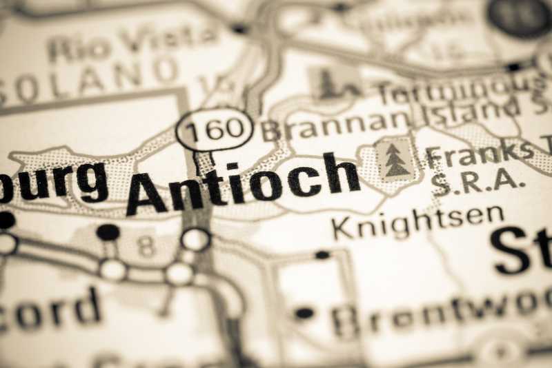 焼死体の女性身元判明 参考人2人を逮捕 | BaySpo